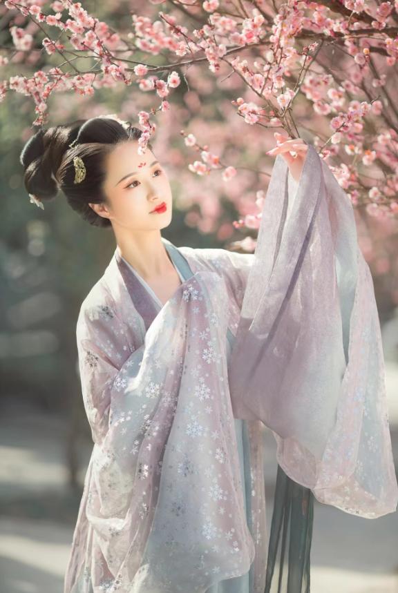 The talented Concubine Mei was abandoned by Tang Xuanzong after being ...