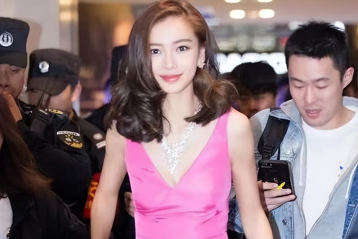 Angelababy's smoking video blogger earns 230,000 yuan and clashes with ...