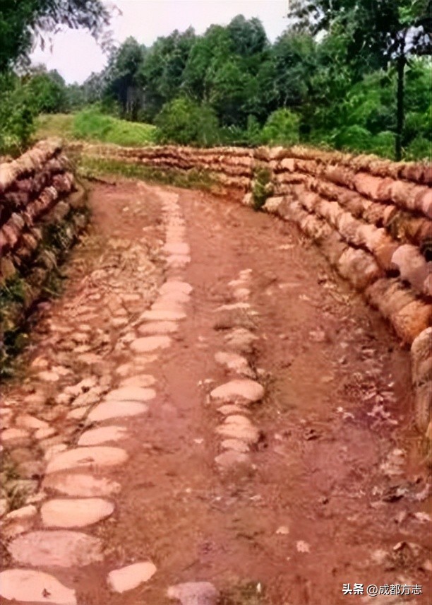 What is the first town on the Ancient Tea Horse Road? - iNEWS