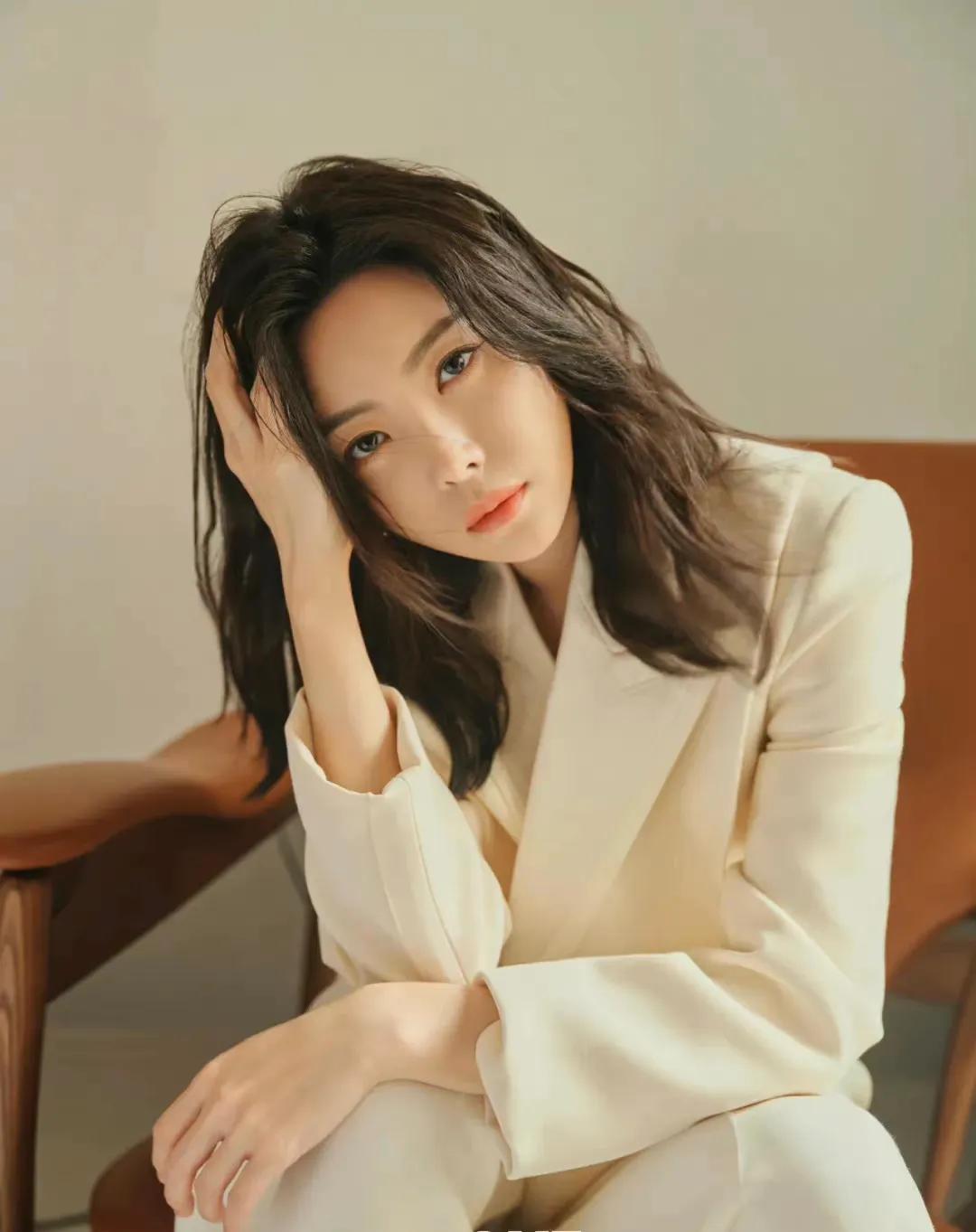 "Goddess of Mango" and "Most Beautiful Student" - Yu Wenwen - iMedia