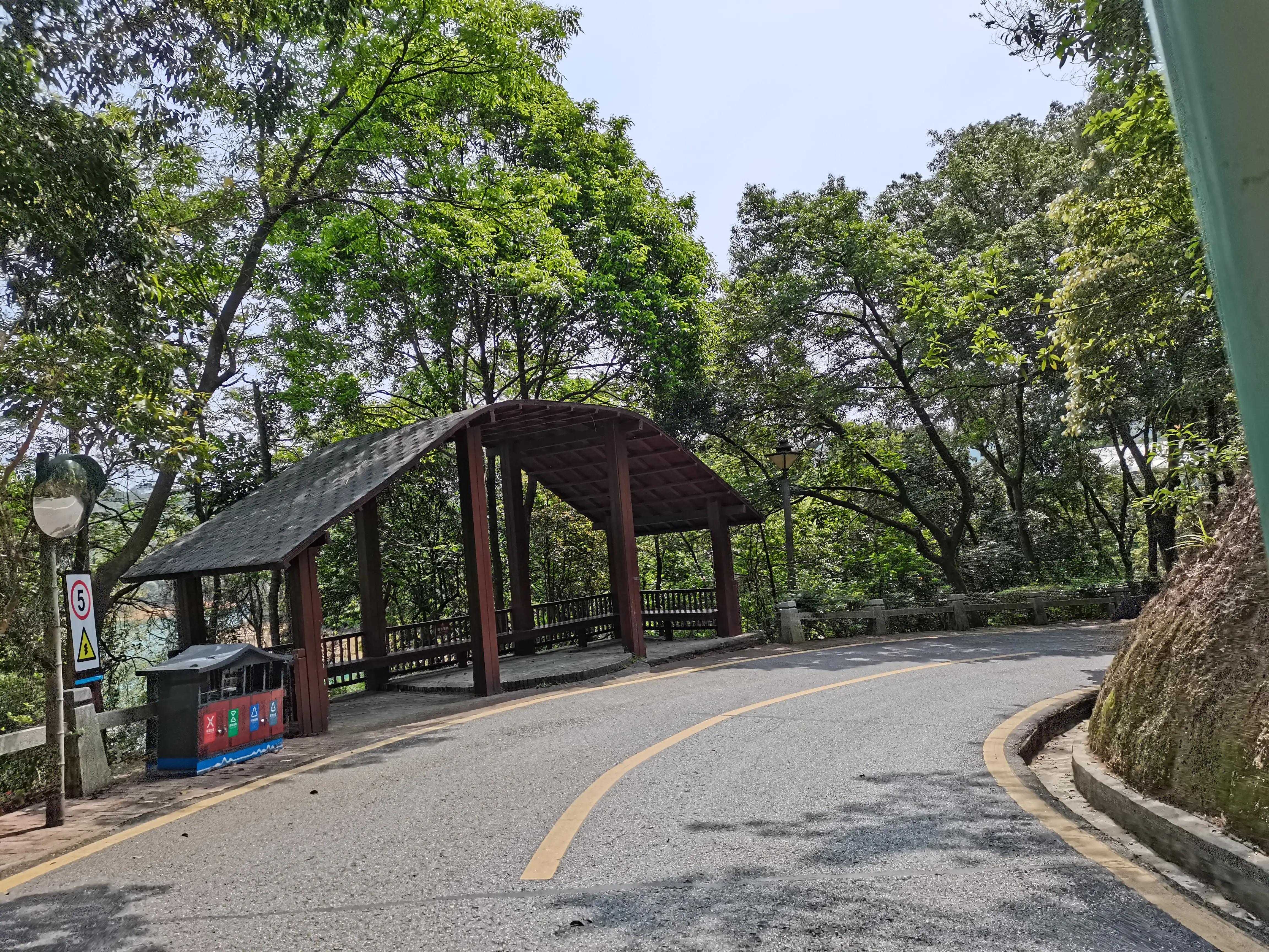 Wanlv Lake in the clear water oasis - iNEWS