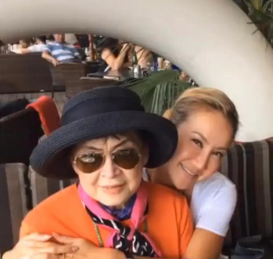 The 86-year-old Coco Lee's mother made her first appearance, she ...