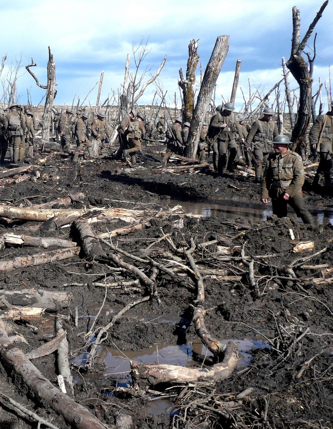 Using modern film technology, the gods restore the war scenes and ...