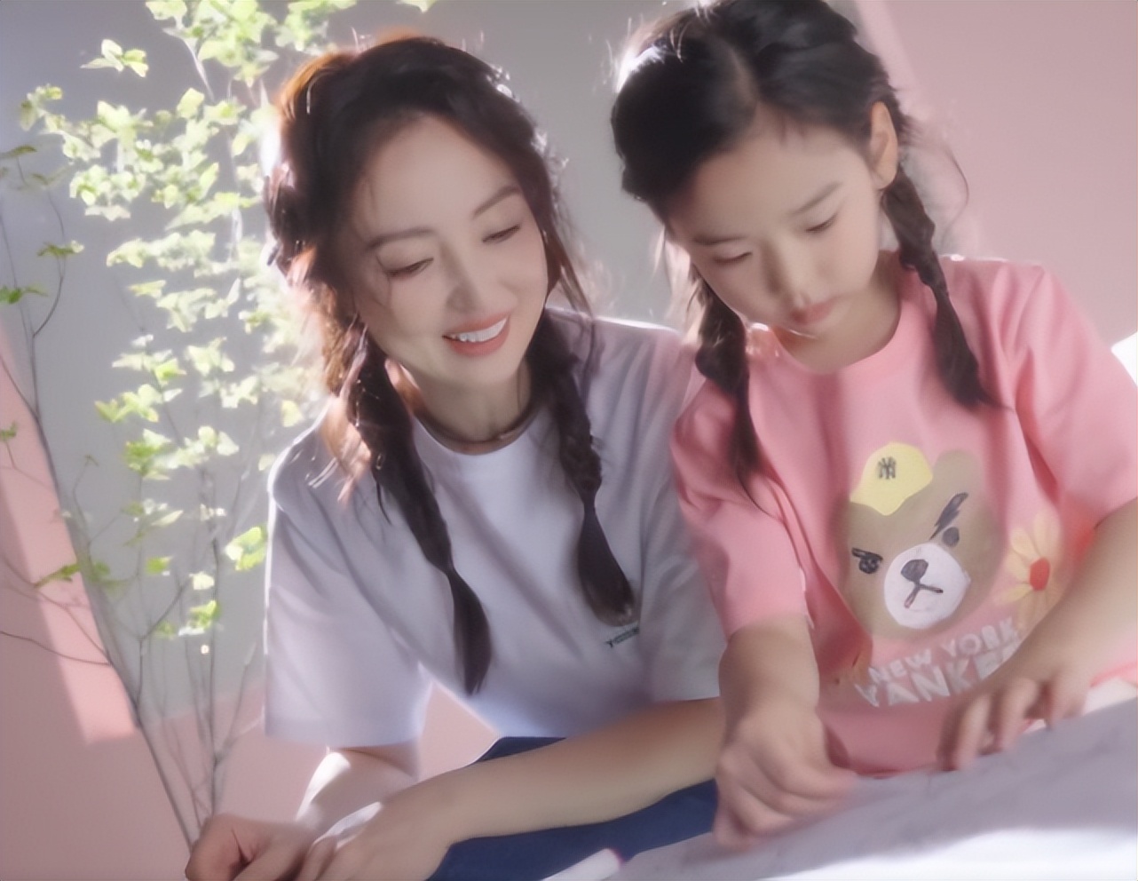 Dong Xuan shared the parent-child time, tied the same braid with the ...