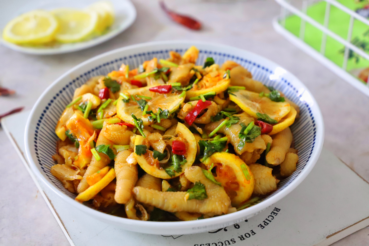 Homemade hot and sour lemon chicken feet, remember 2 tips, Q bombs are ...
