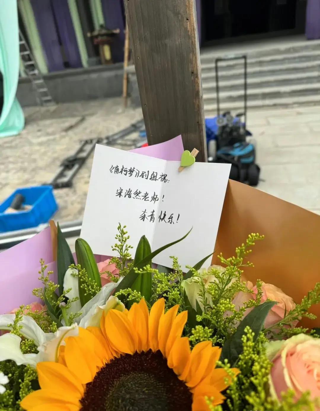 Han Anran's crew visited Song Haoran to watch him finish Qingwen ...