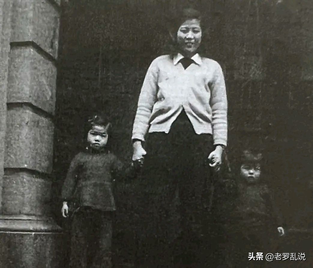 In 1948, 24-year-old Wang Xiaohe died with a smile on his face. Before ...