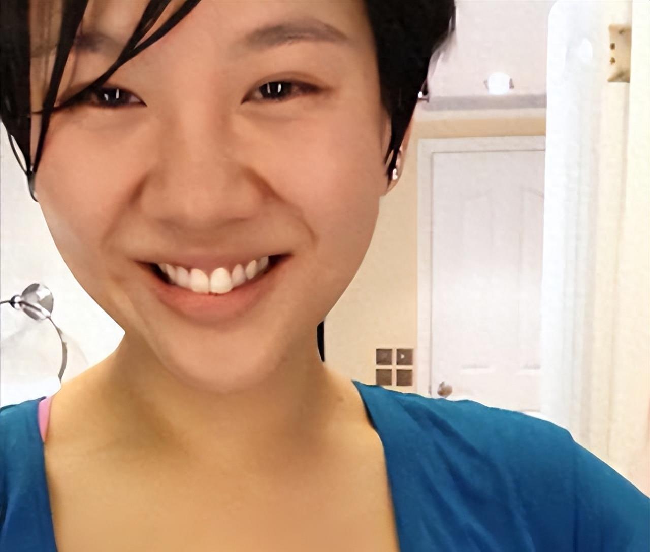 Zheng Xinyi's frontal photo exposed! She lost weight and looked like her father Zheng Shaoqiu ...