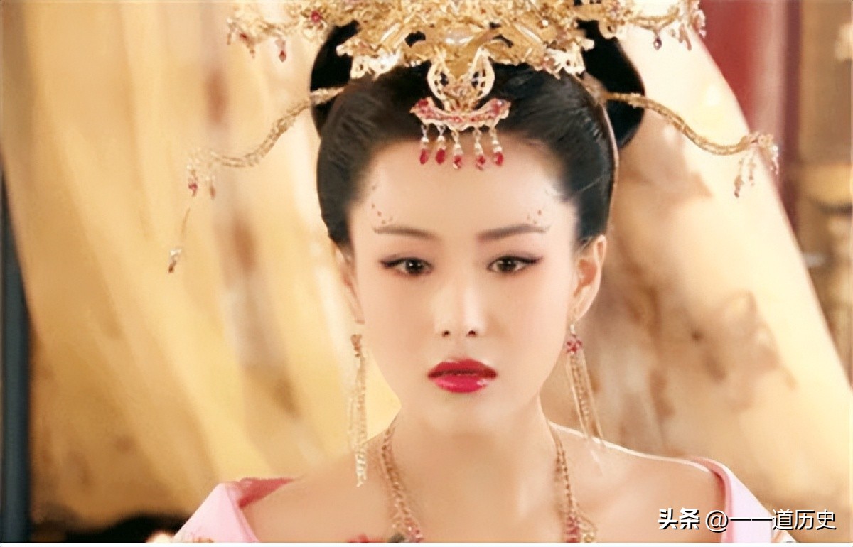 Daji has a "bad habit" before going to bed. King Zhou likes it very ...