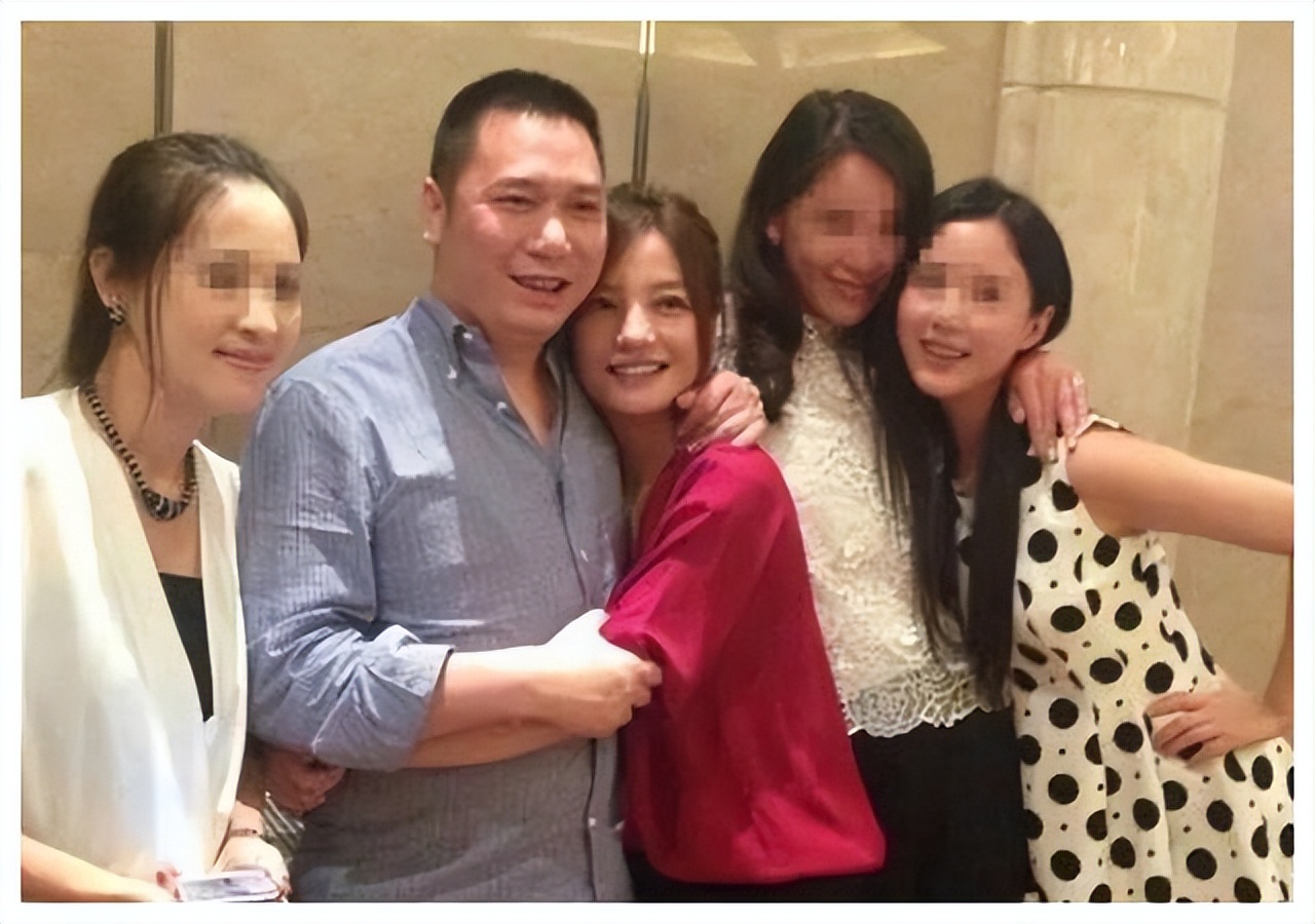 It was exposed that Zhao Wei and Huang Youlong were divorced, and her daughter belonged to the ...