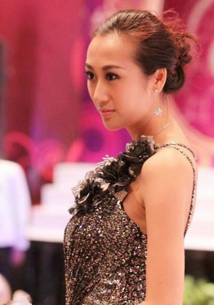"Chen Haomin's Wife" Jiang Lisha: married a husband 16 years older, and ...