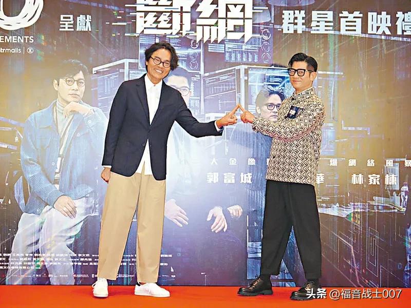 Specially took his wife Fang Yuan to watch the show to relax ...