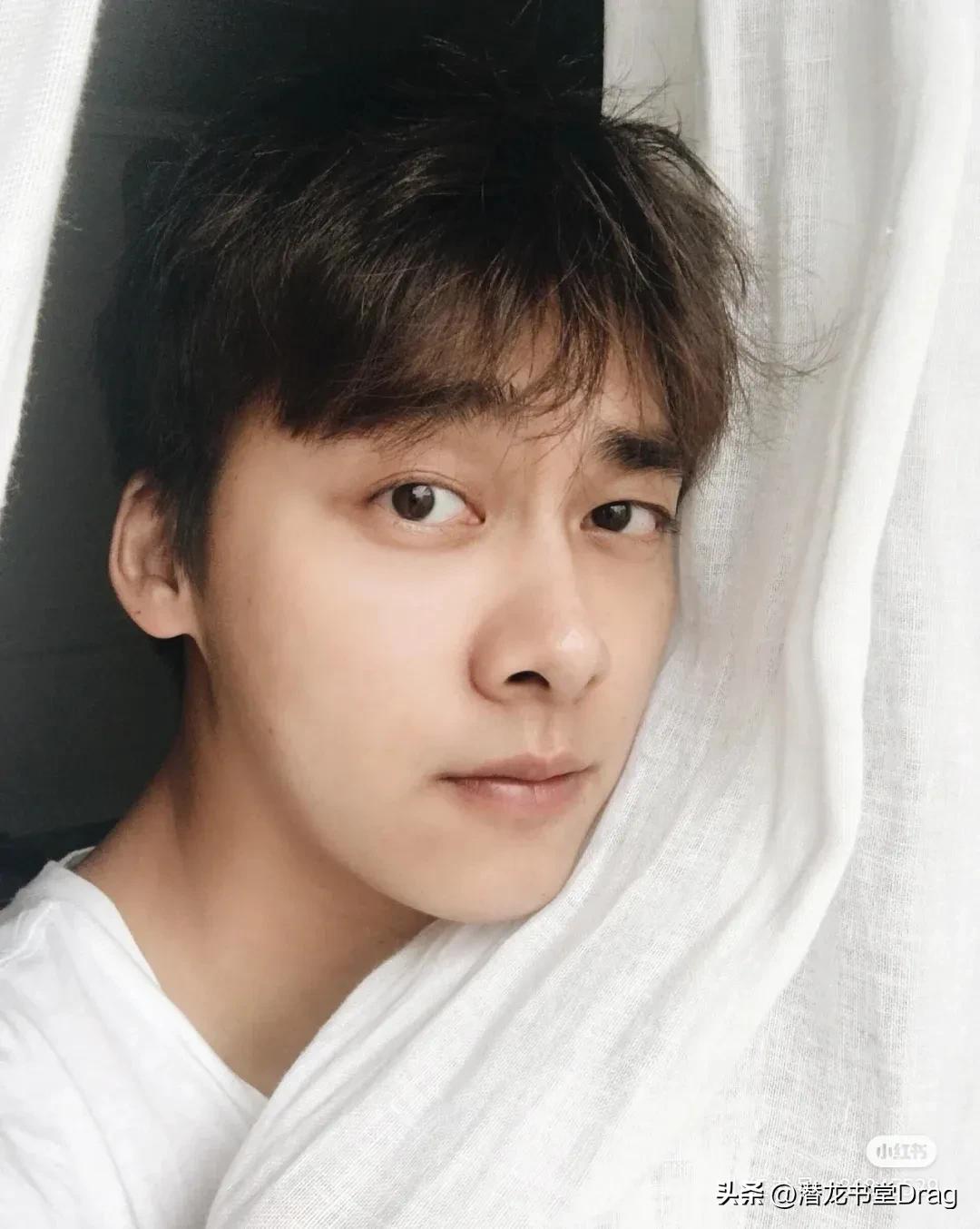 Li Yifeng's father, Li Hanwen, is a big business man, and he and Wang ...