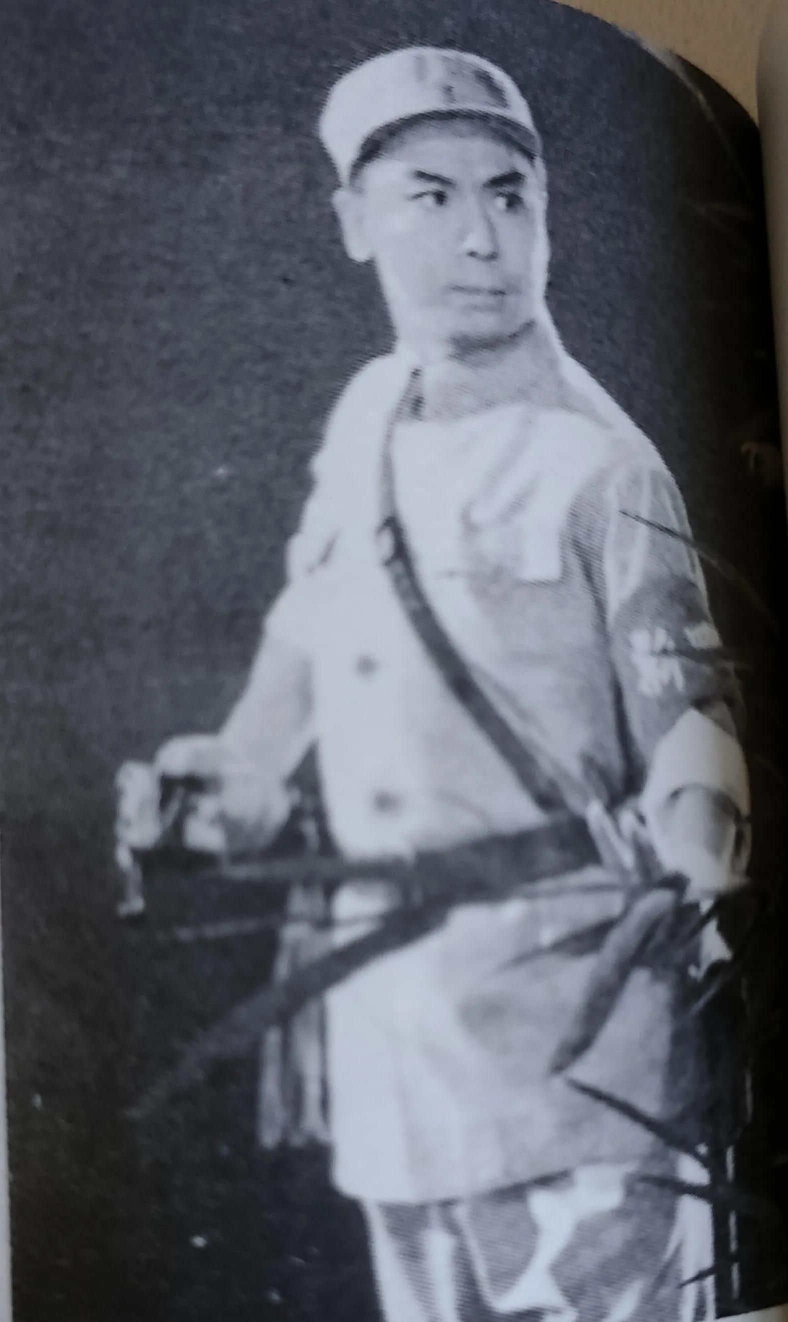 Seven Days Talk, Modern Peking Opera on the Old Street - iNEWS