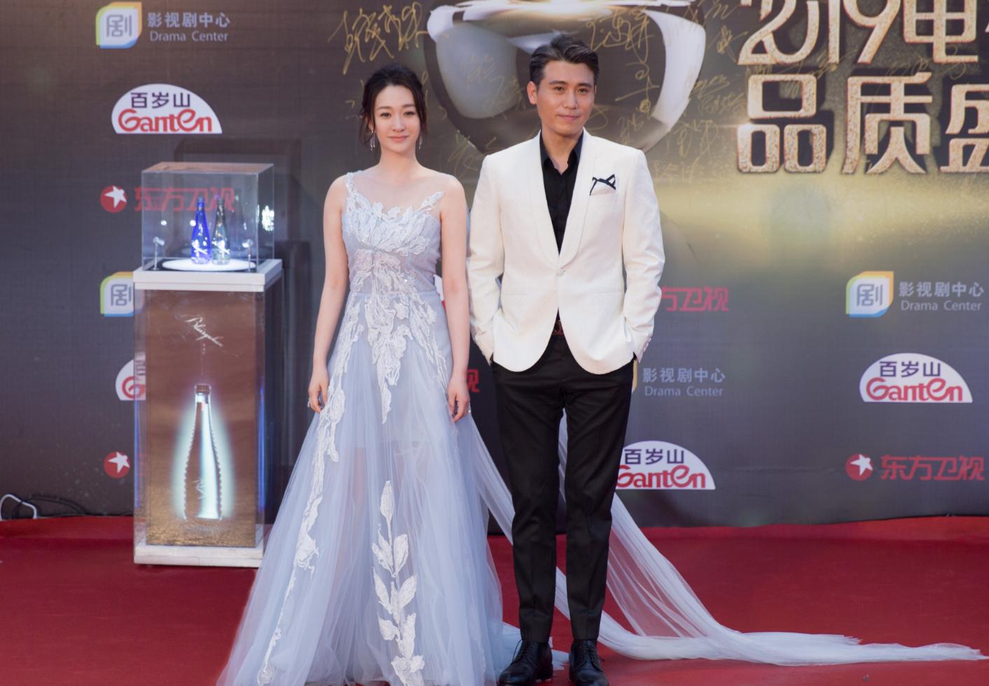 The circle of aunts is no better than the circle of uncles: Yin Tao's back rushed to the hot ...