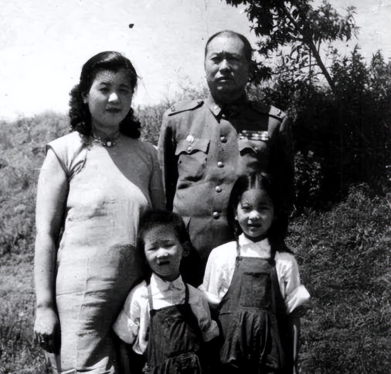 Liu Bocheng persuaded Yang Sen to protect Chongqing, and Yang Sen said ...