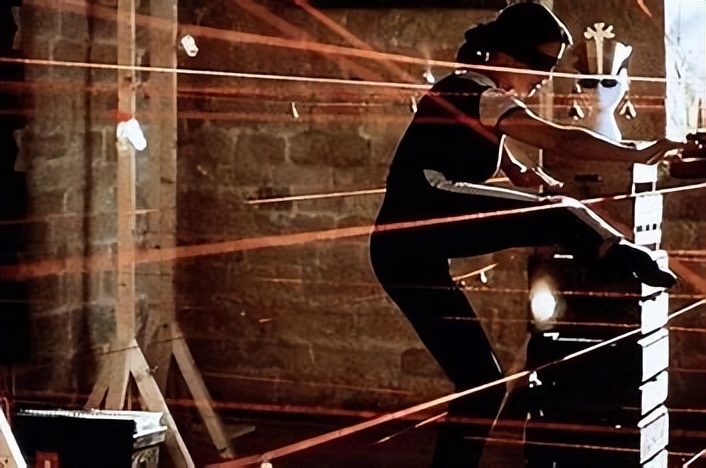 The male and female thieves staged countermeasures, stole 8 billion and ...