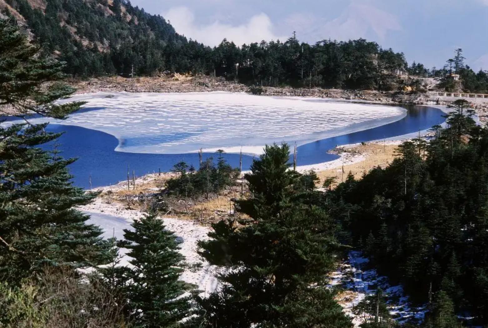 Chengdu 6h direct access to natural hot springs: exactly like a girl's ...