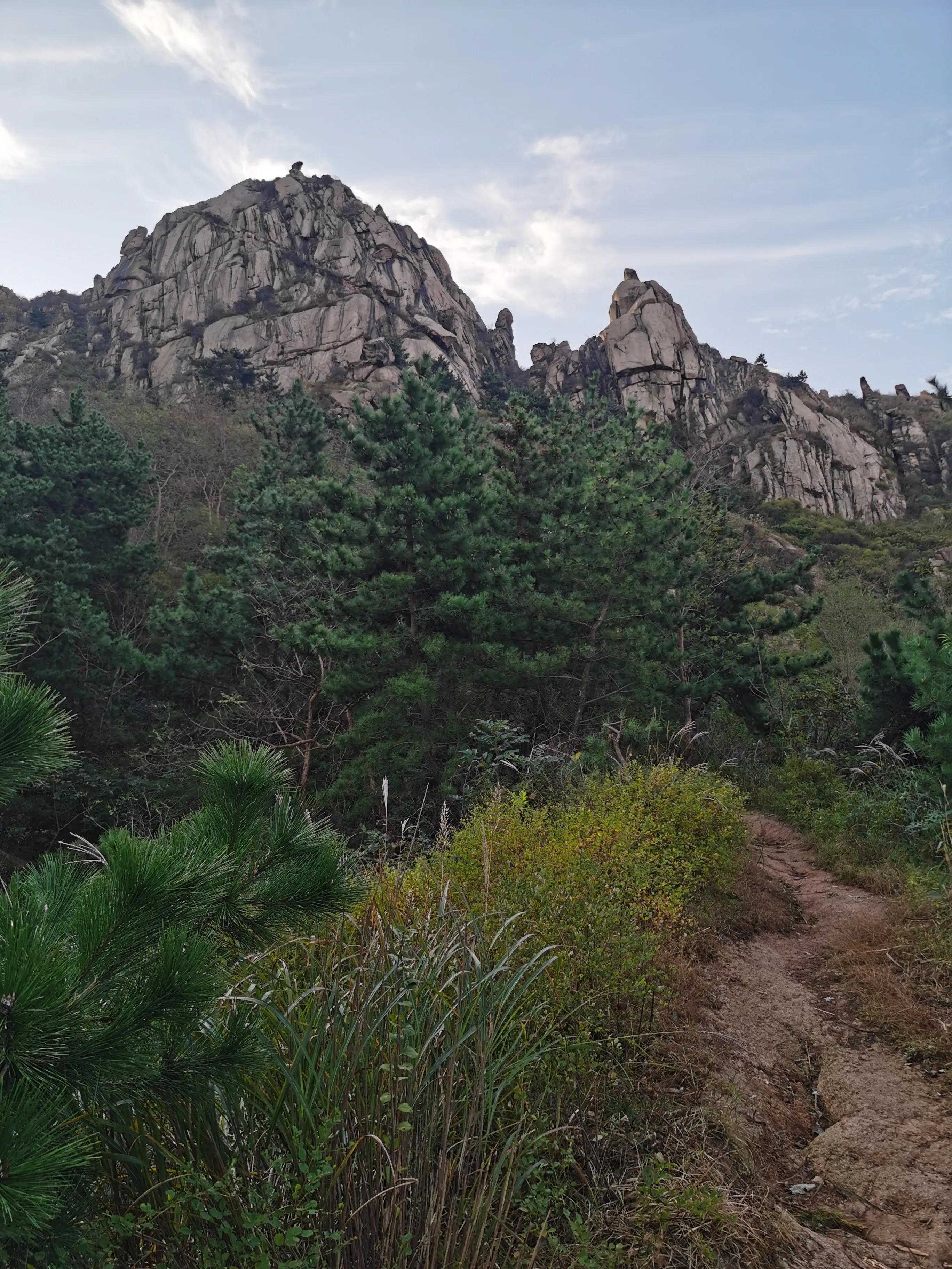 Climbing to the top of the floating mountain without shoes slipping - iNEWS