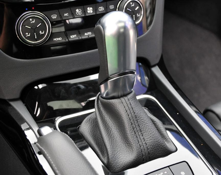 Peugeot's shift lever design looks good - iNEWS