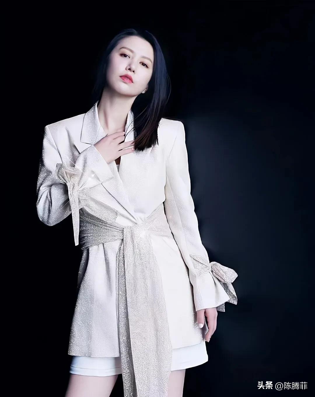 Tan Weiwei is a goddess singer with an unruly personality and a unique ...