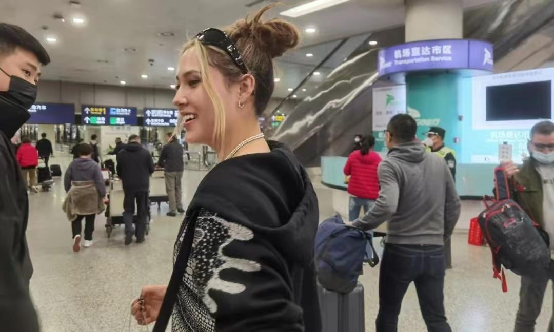 Wait 324 days! Gu Ailing finally returned to China, showing photos ...