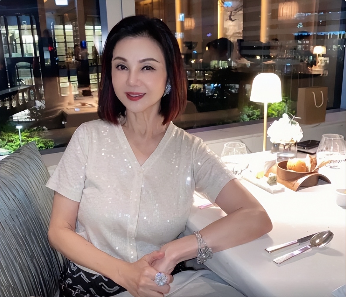 After the rich woman Xie Lingling returned to China, she was reunited ...