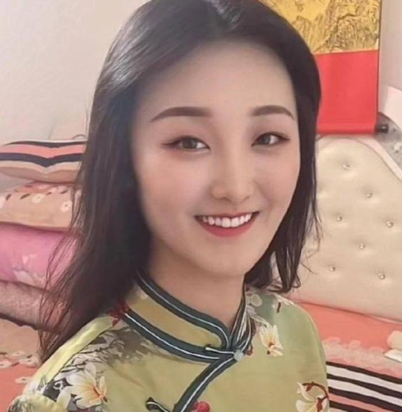 Lin Gengxin was photographed while shopping with his girlfriend. The ...