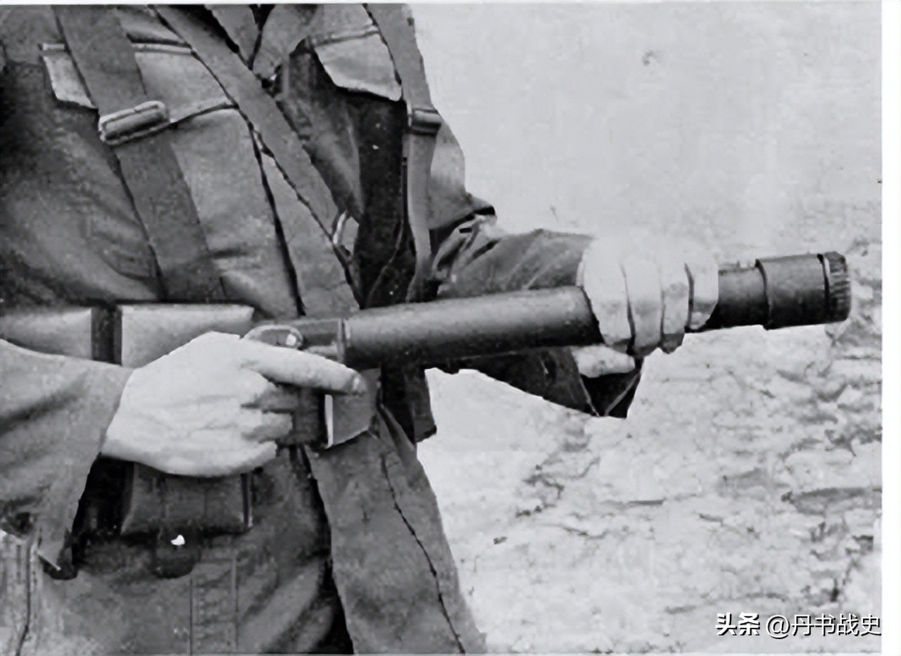 German DM24/34 man-portable flamethrower, is the PLA's DFR89 imitating ...