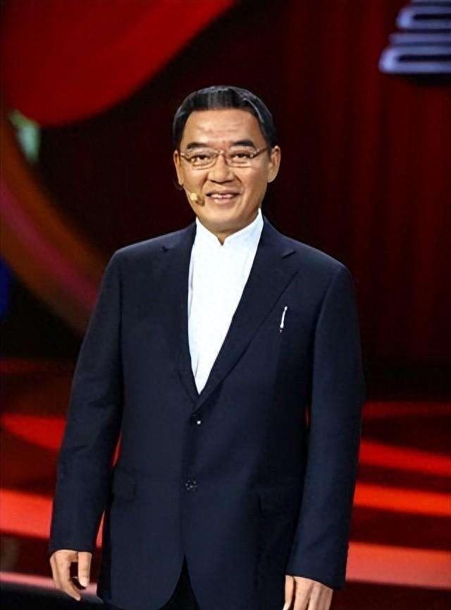 Shirtless and showing his buttocks, Li Liqun caused controversy by ...