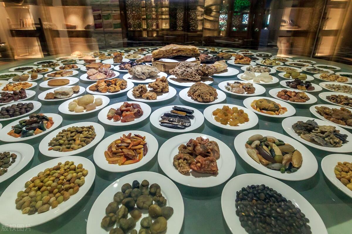 Manchu Banquet and Hamburger Coke: The Contrast and Refraction of ...