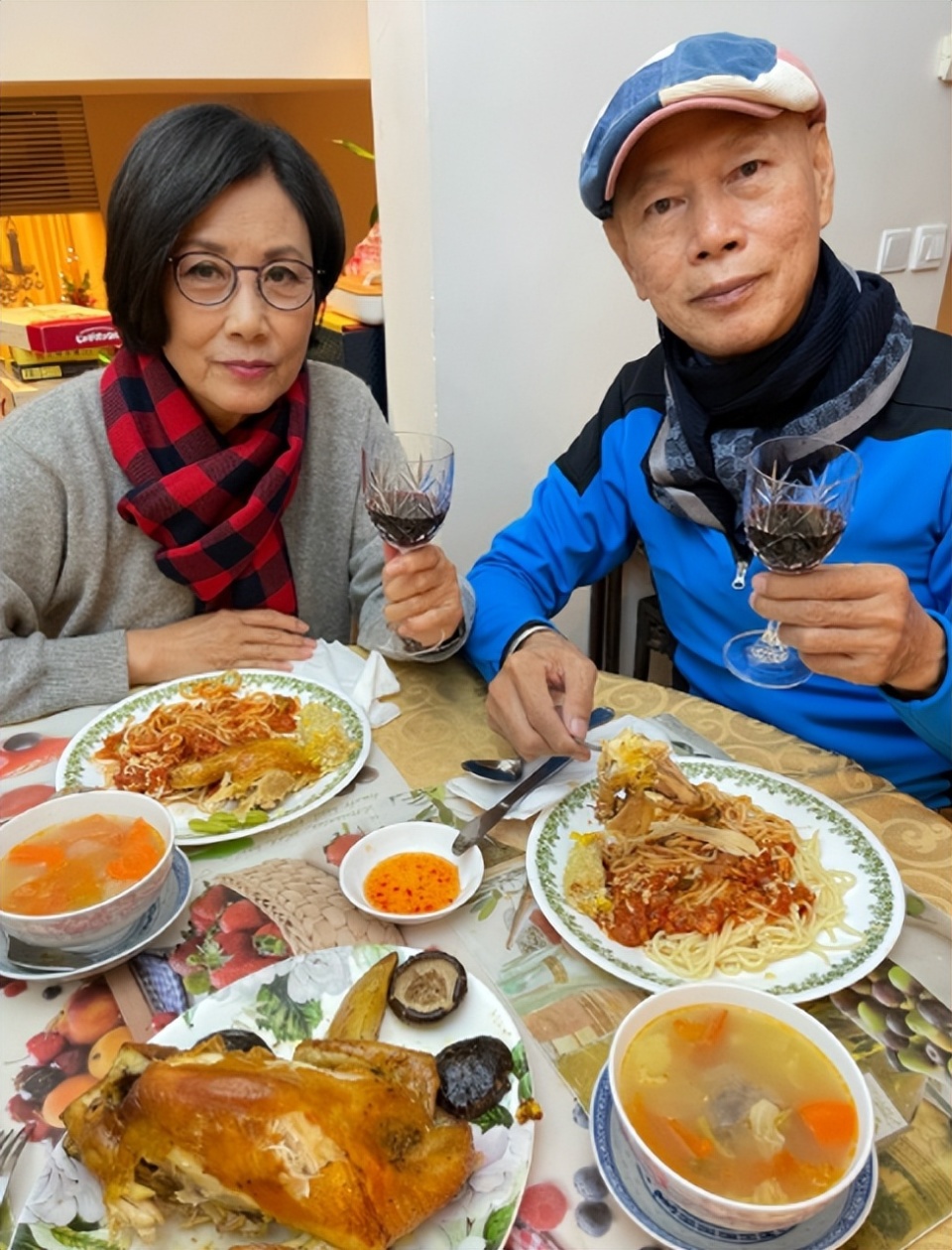 Wang Mingquan travels with her 76-year-old husband! One looks ...