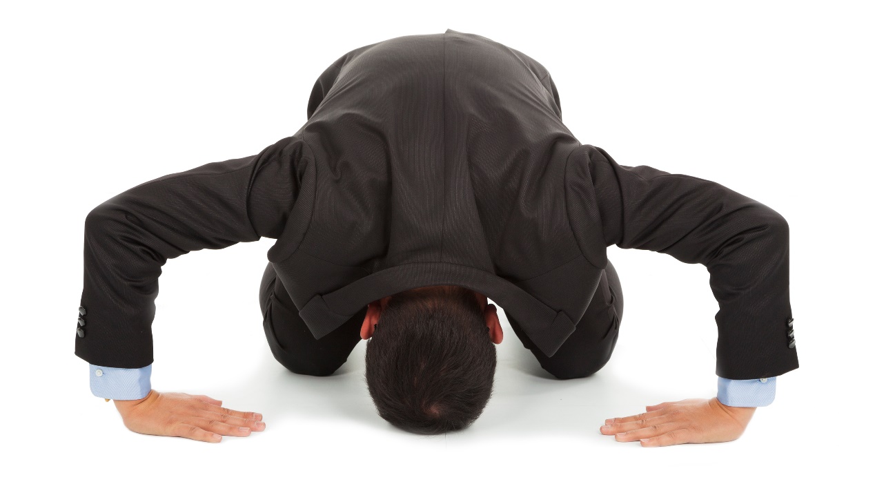 Kneeling at a disagreement, why are the knees of Koreans and Japanese ...