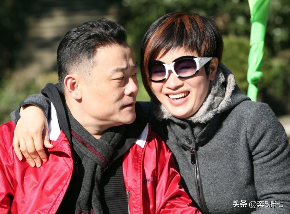 Zhou Libo was met by chance at a meal in New York, his hair was half ...