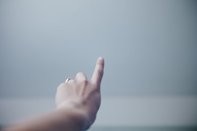 How to grasp the composition and layout in body art oil painting? - iNEWS