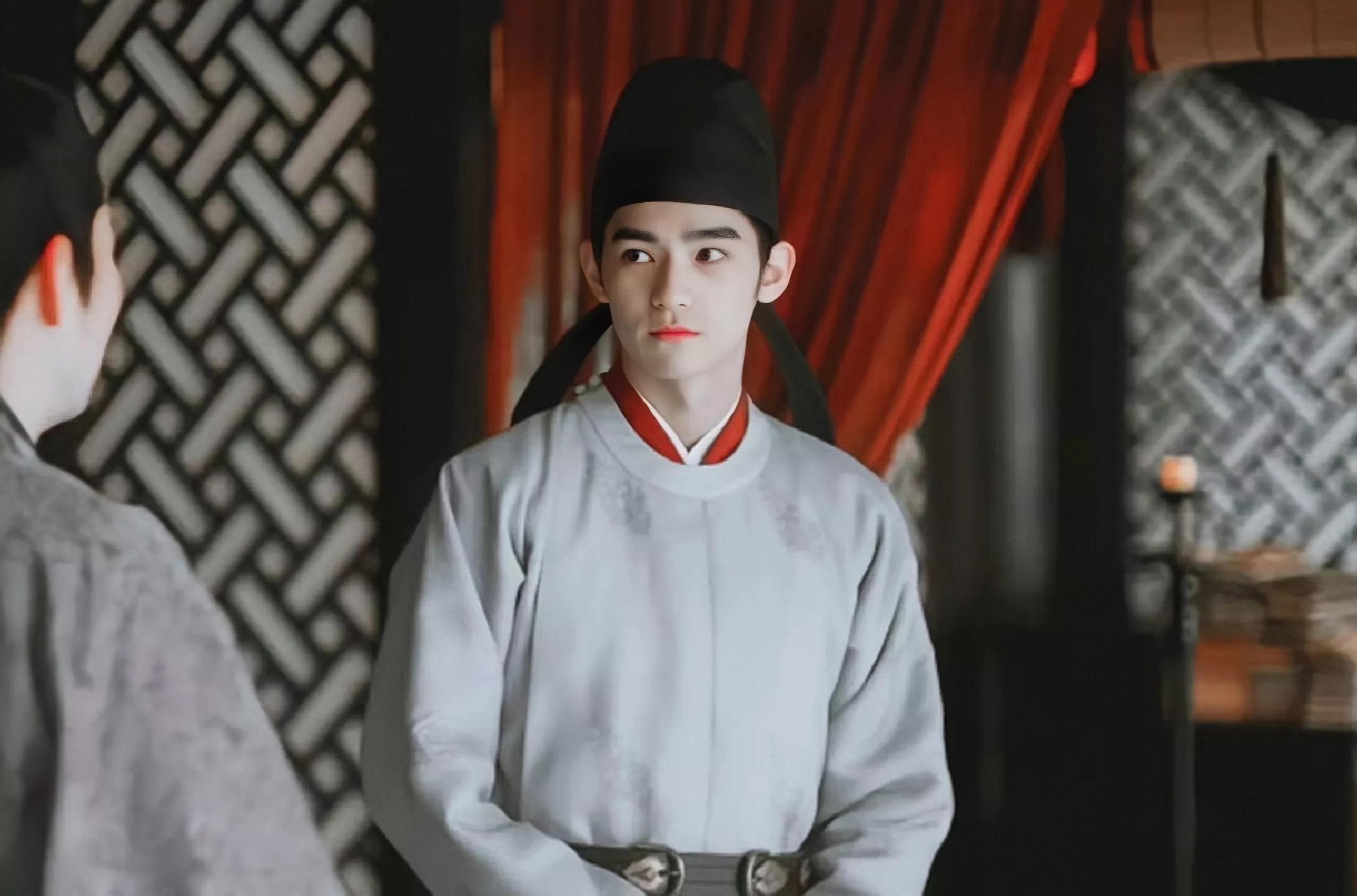 It is obviously the same person, after performing "Qing Ping Le" and ...