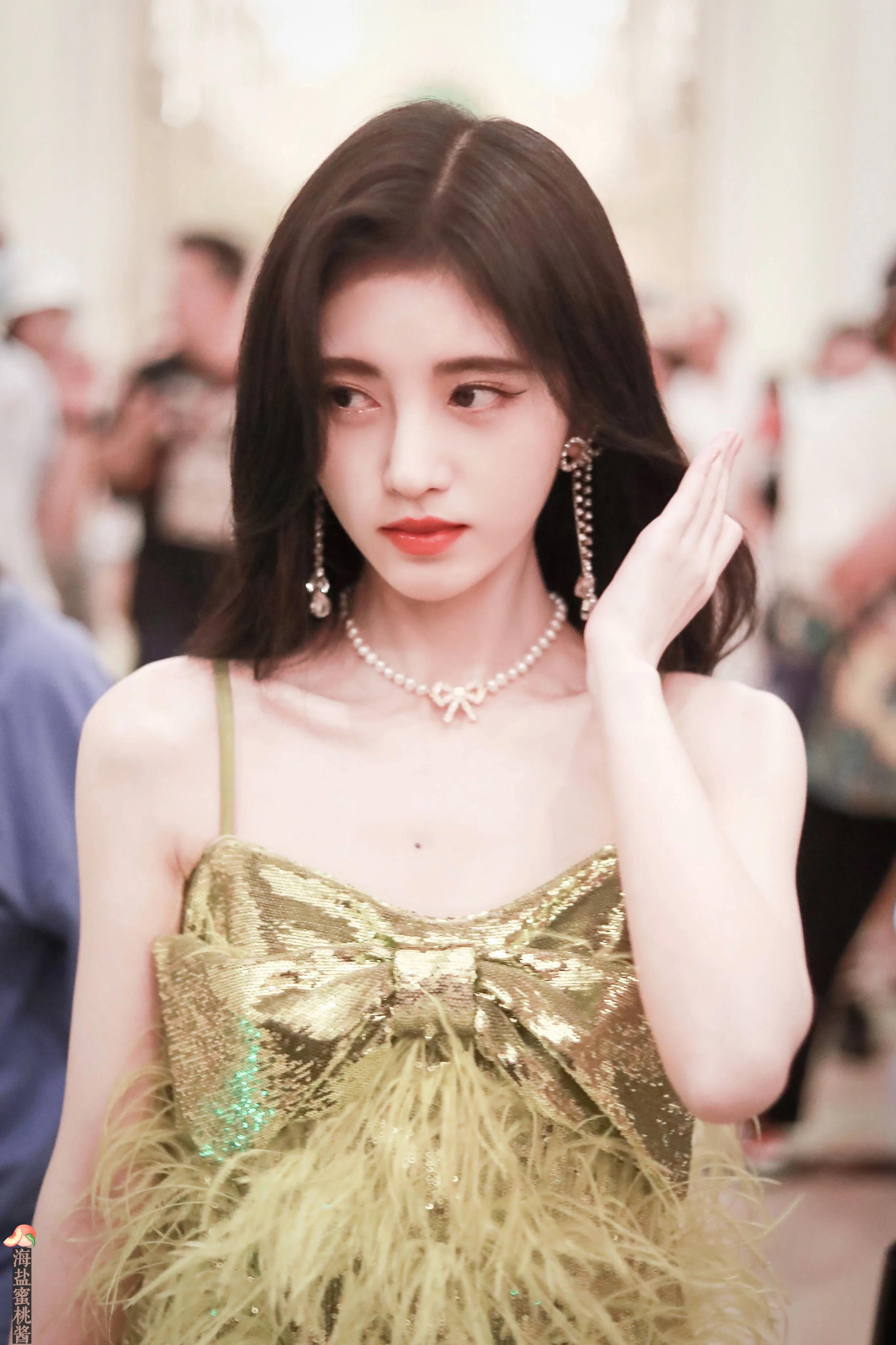 Beautiful Wallpapers - Issue 805 - Ju Jingyi - iMedia