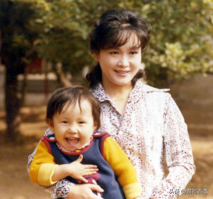 The 78-year-old Li Guyi, who is sad and unknown behind the scenes, is ...