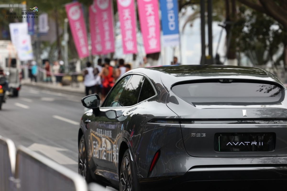 The standard configuration of the single-motor version is fully ...