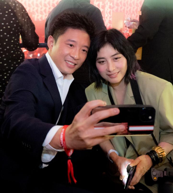 49-year-old He Chaoyi meets 40-year-old Huo Qishan! Wearing a green ...