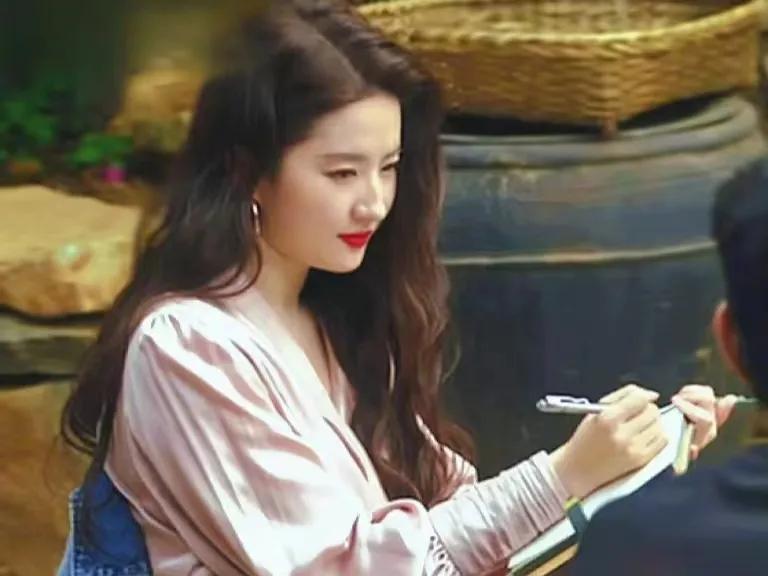 Liu Yifei's new drama "The Story of Roses" ran away and was forced to ...