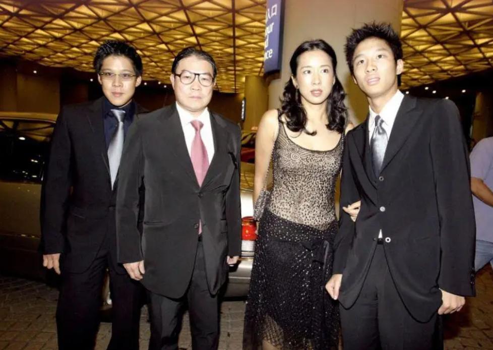 Huo Zhenting rarely appeared in Nansha, 77 years old with gray hair ...