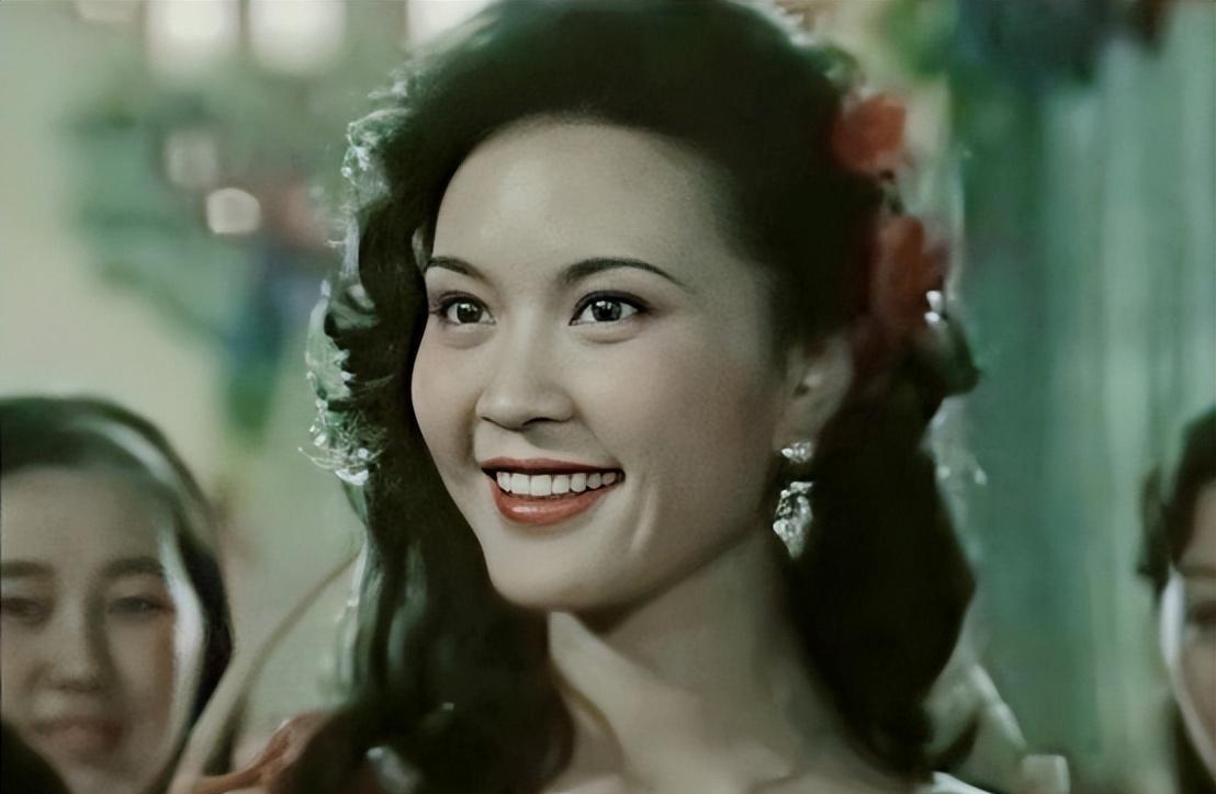 Actor Fang Shu: Two married and two divorced, raising two daughters alone, now her daughters ...