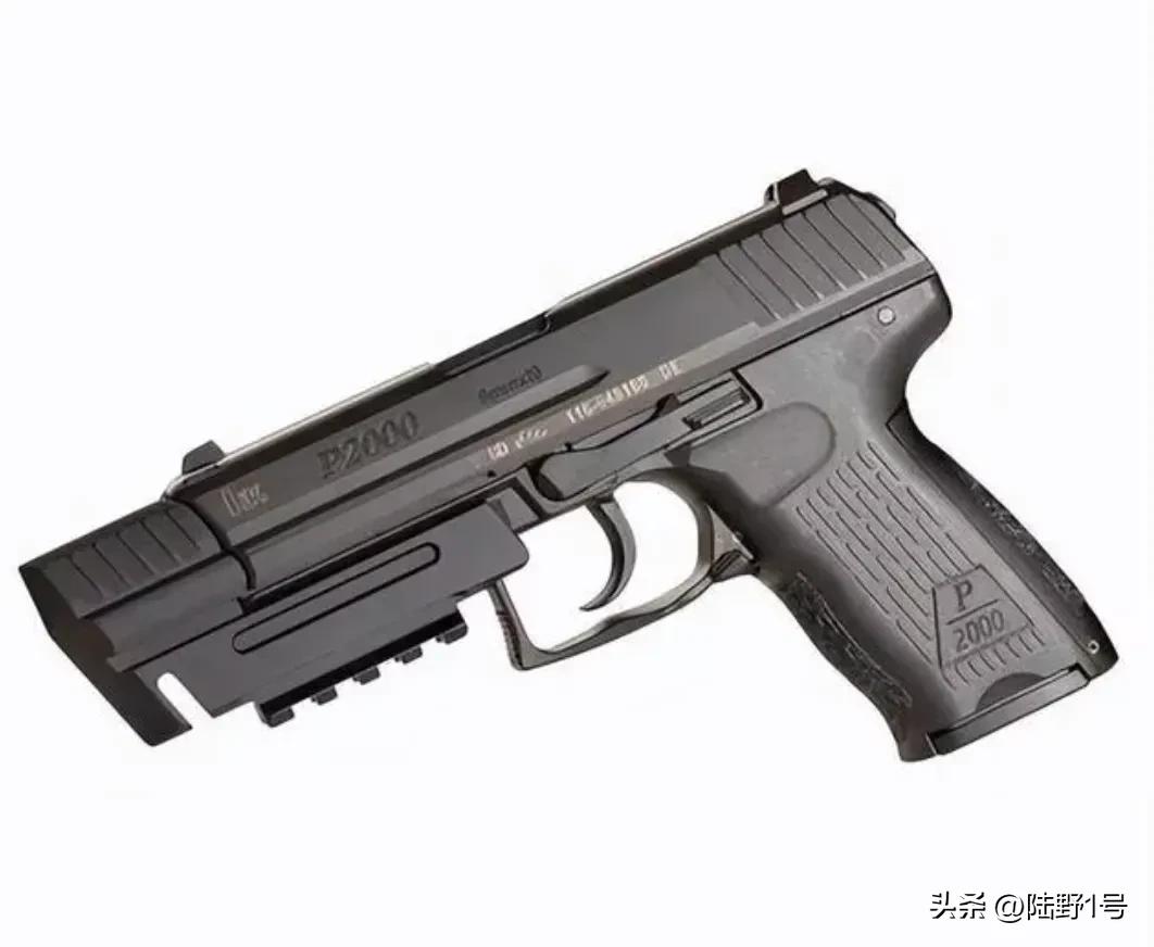 World Light Weapons - Pistols: German HK P2000 Semi-Auto Pistol - iNEWS