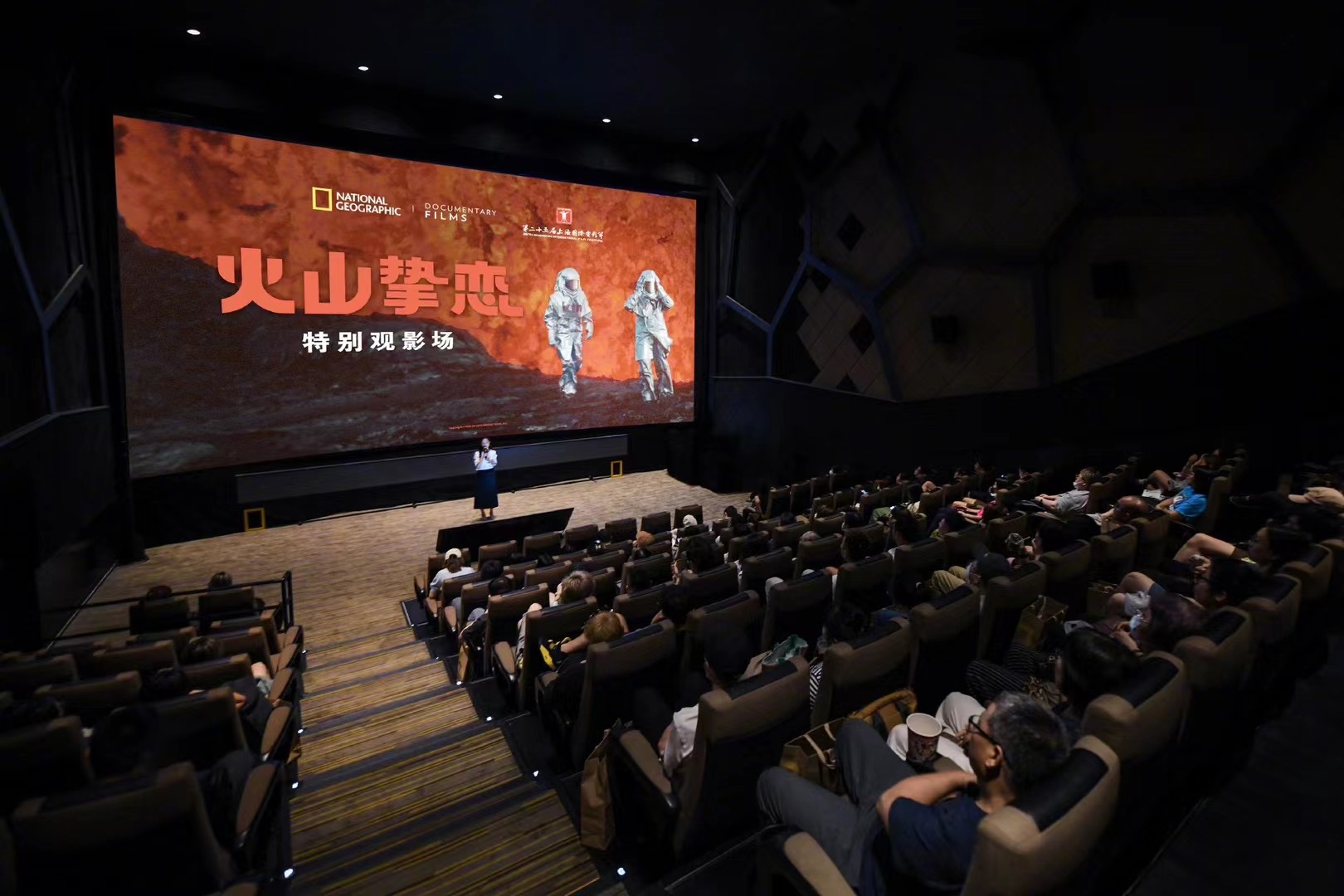 "Lovers in the Fire": Fall in Love Because of Volcanoes, Saving ...