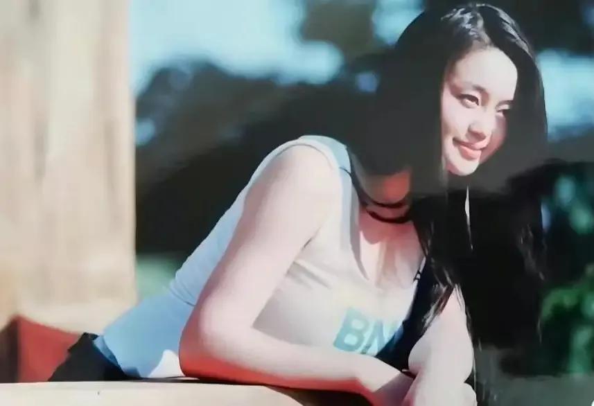 Liu Neng (Wang Xiaoli)'s son got married, and Guan Tingna attended with ...