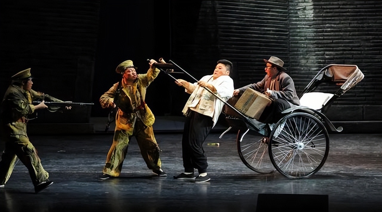 The movie "Camel Xiangzi", starring Zhang Fengyi and Siqin Gaowa, has a ...