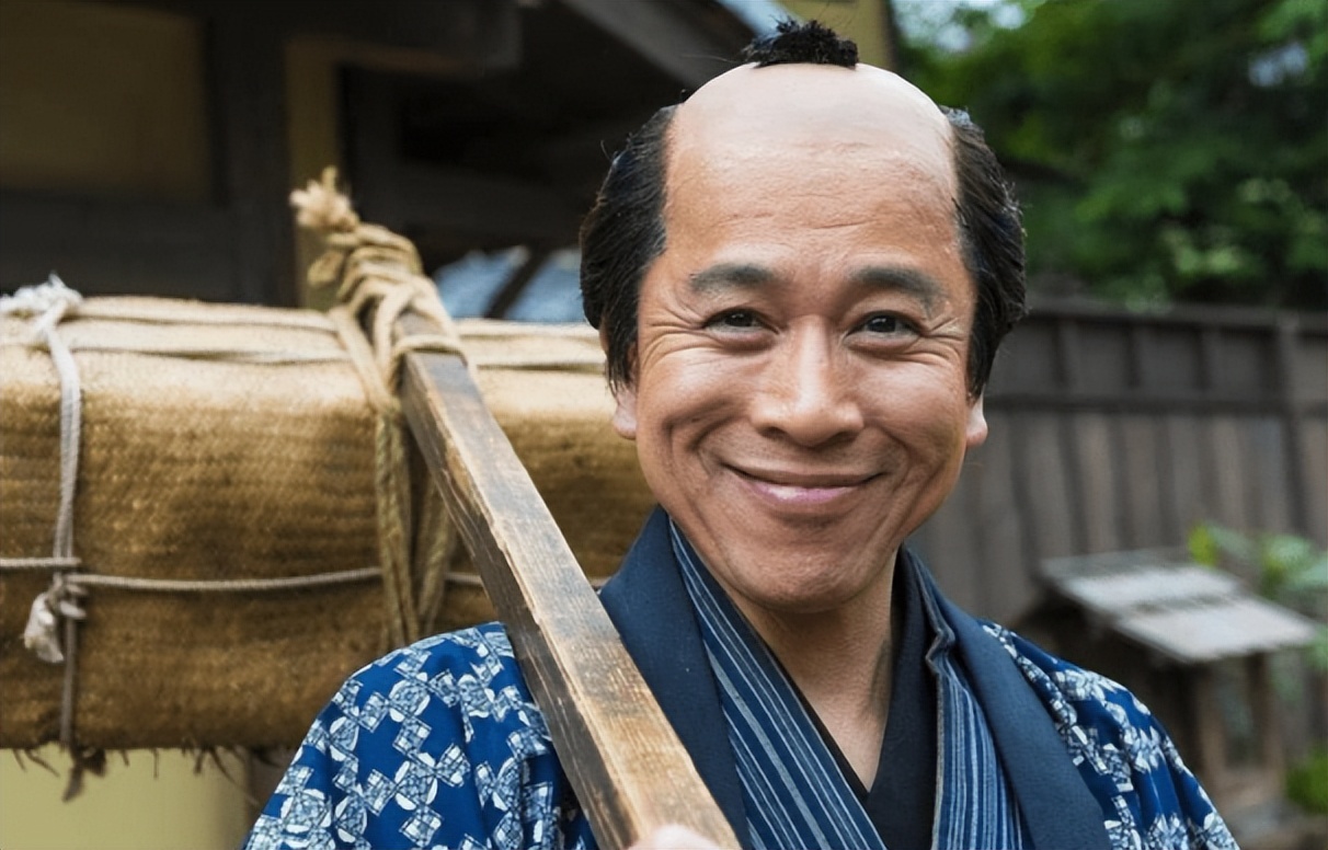 Why did ancient Japanese men shave the hair in the middle of their ...