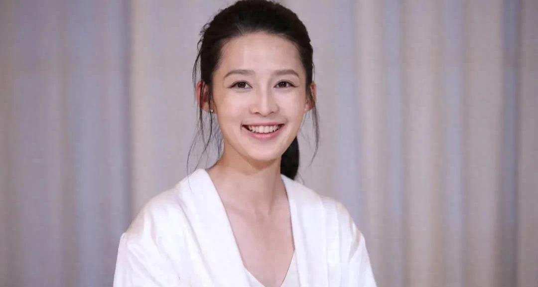 Photos of celebrities without makeup were exposed. After seeing Li Qin without makeup, she is ...