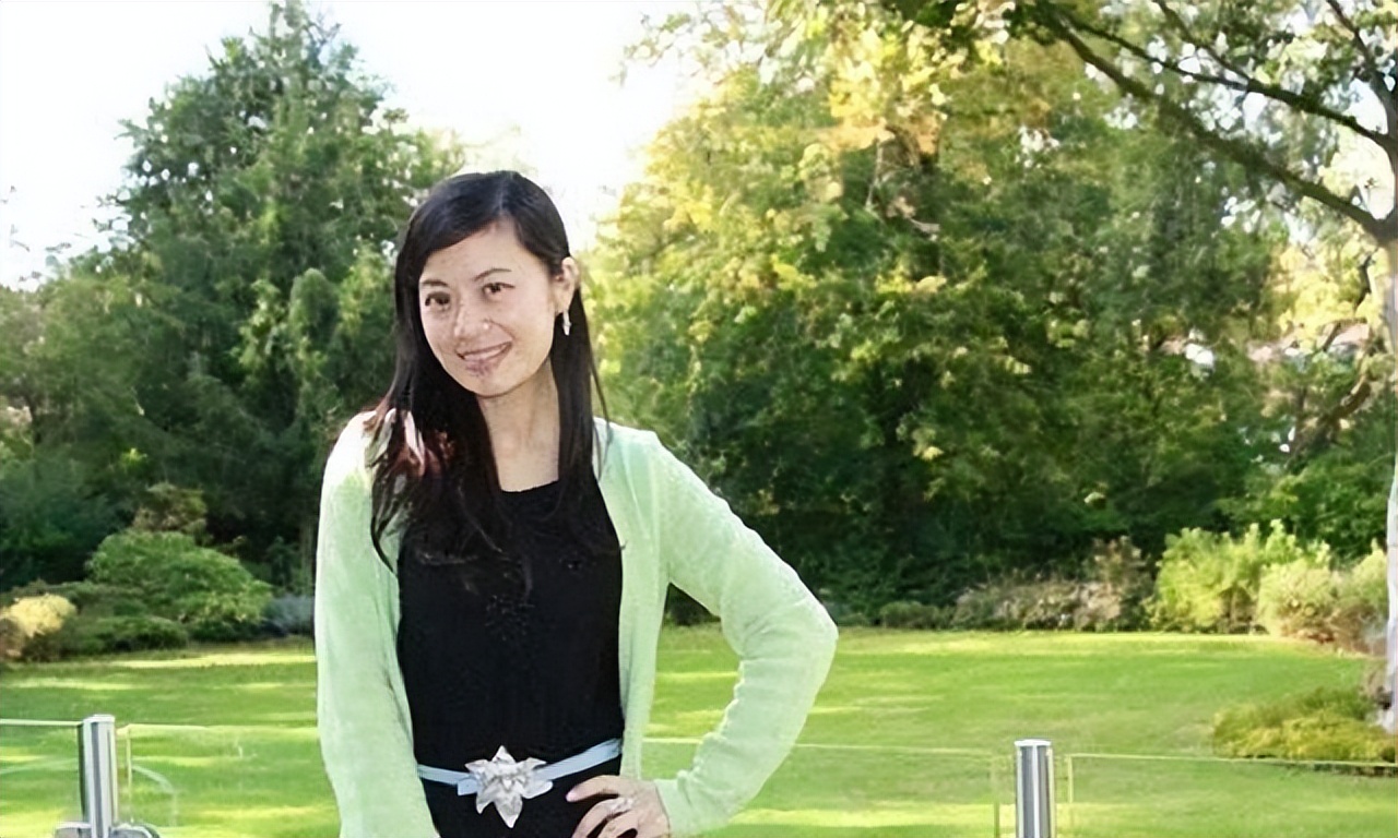She used to be the "most beautiful host", she left CCTV and gave up ...